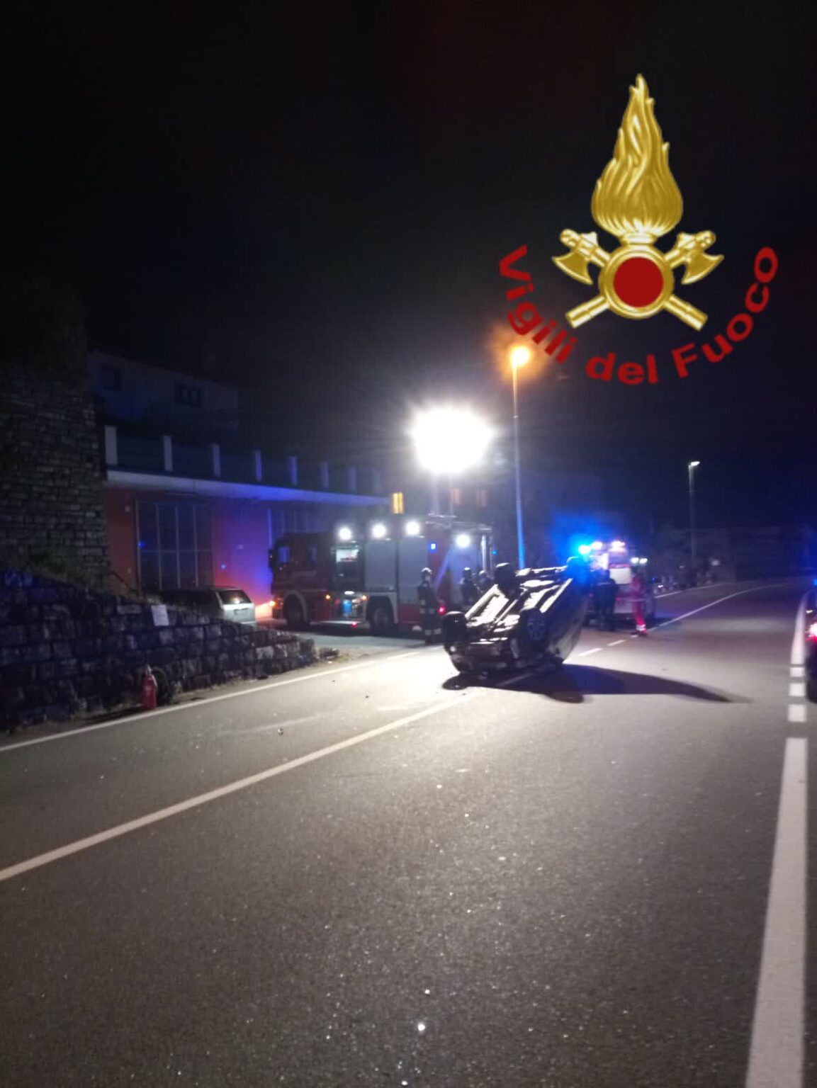 Regina, auto ribaltata nella notte a Laglio - ComoZero