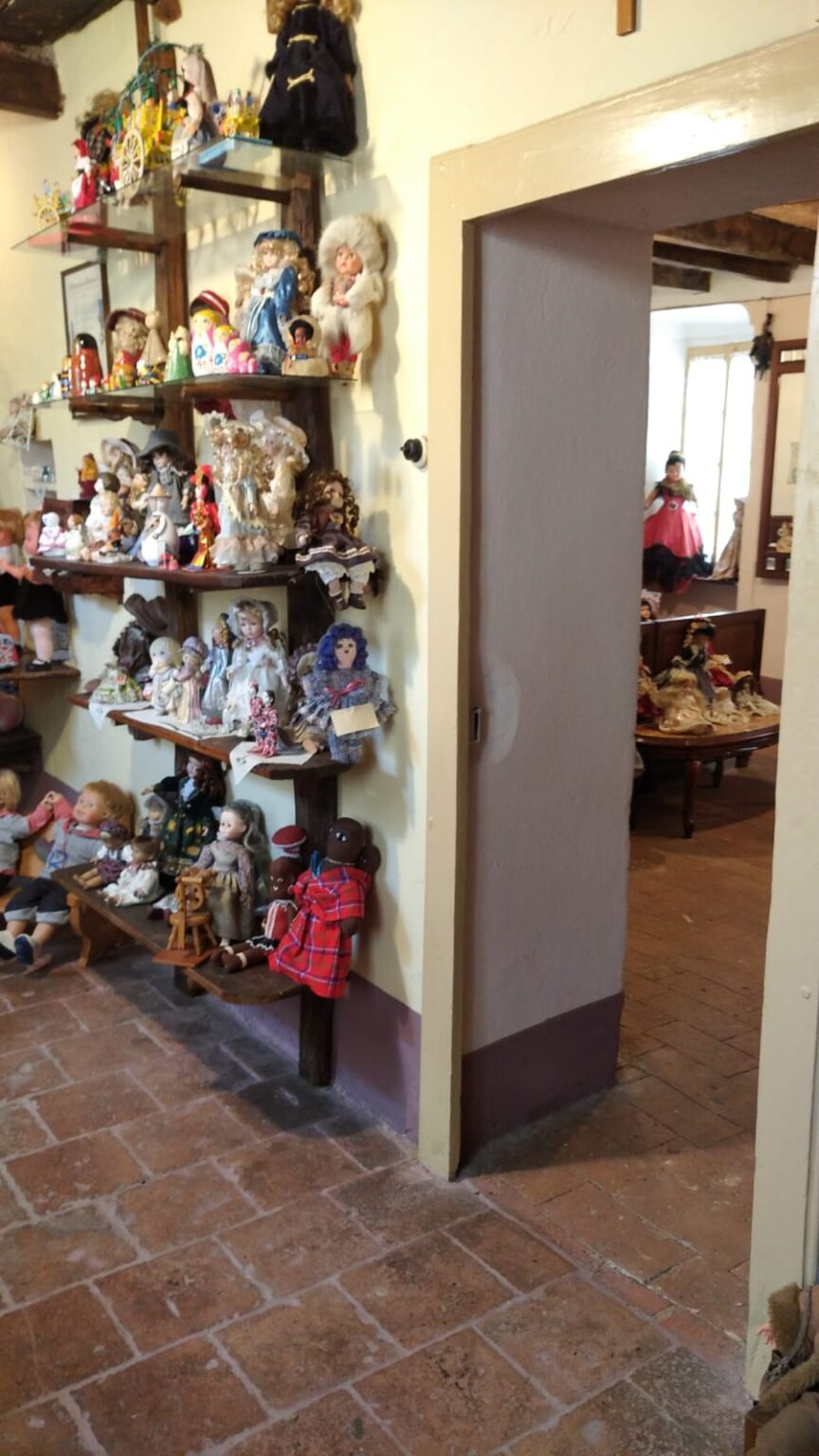 Affacciato sul lago c'è un paesino comasco con 234 abitanti che ha una ...