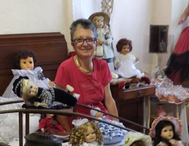 Affacciato sul lago c'è un paesino comasco con 234 abitanti che ha una ...