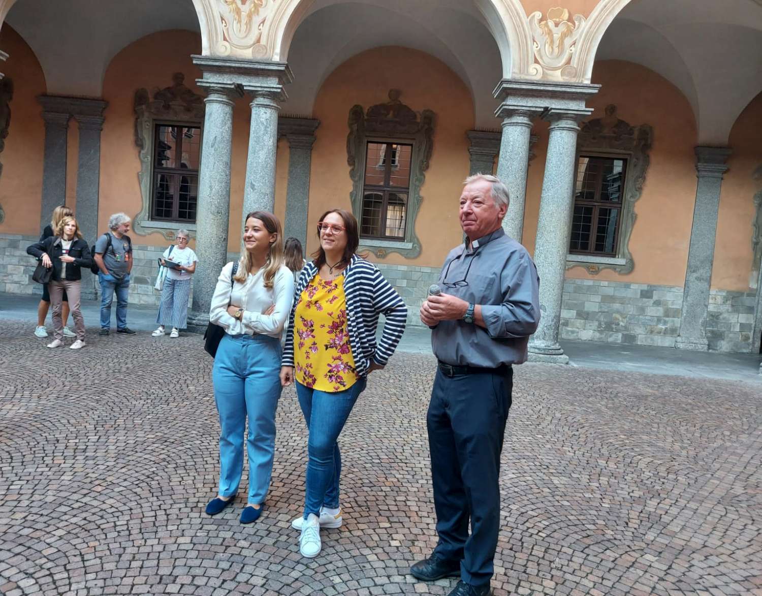 Como, scuole riaperte, l'assessore Quagliarini porta il saluto al ...