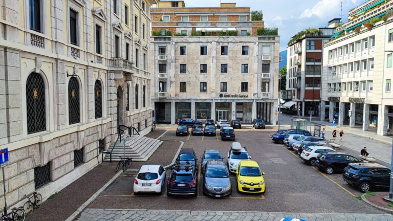 Piazza Roma, recinto installato: si torna ai parcheggi per residenti. E ...