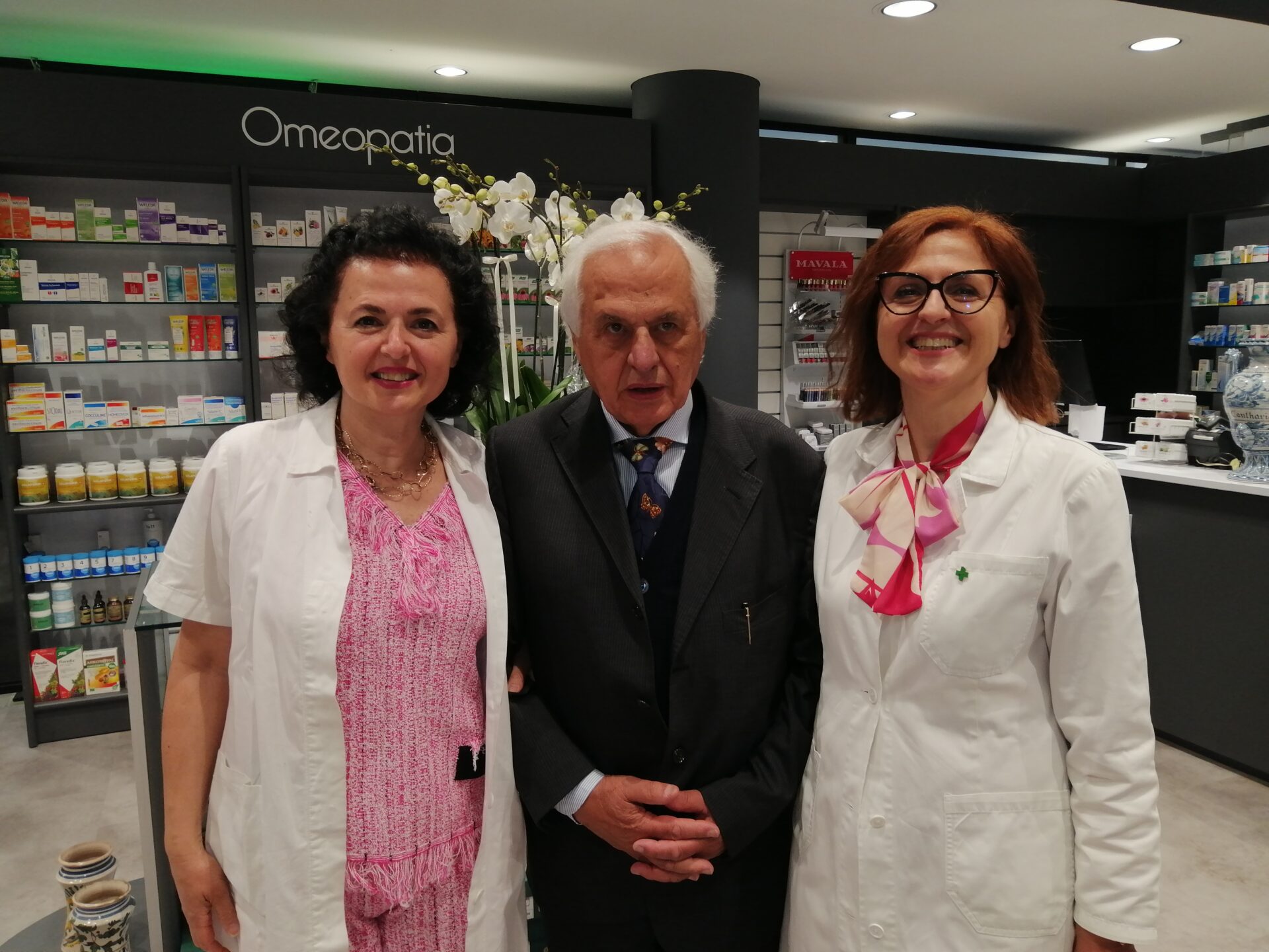 La Farmacia Internazionale dottor Merloni di Chiasso: "Quattro ...