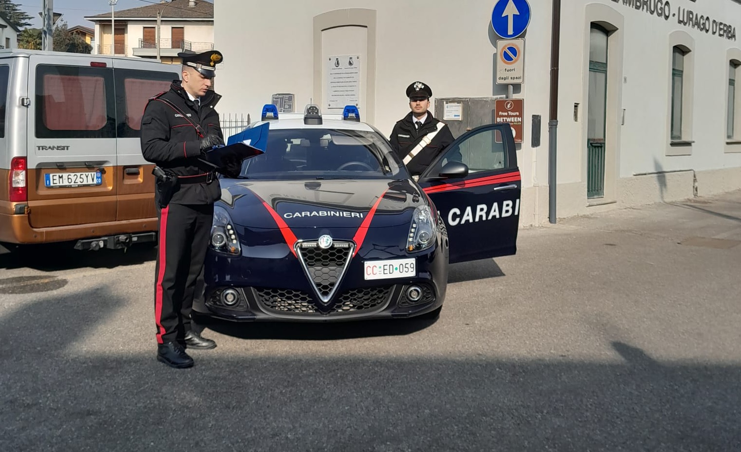 Rapine, violenze, botte, auto incendiate: i Carabinieri fermano il ...