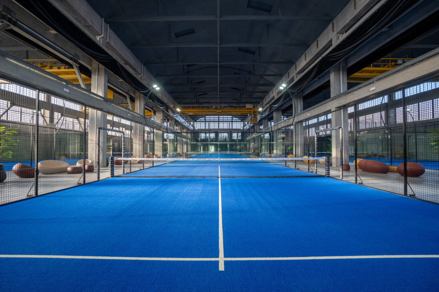 A Como ha aperto il primo Padel Resort d'Italia: 11 campi, piscina ...