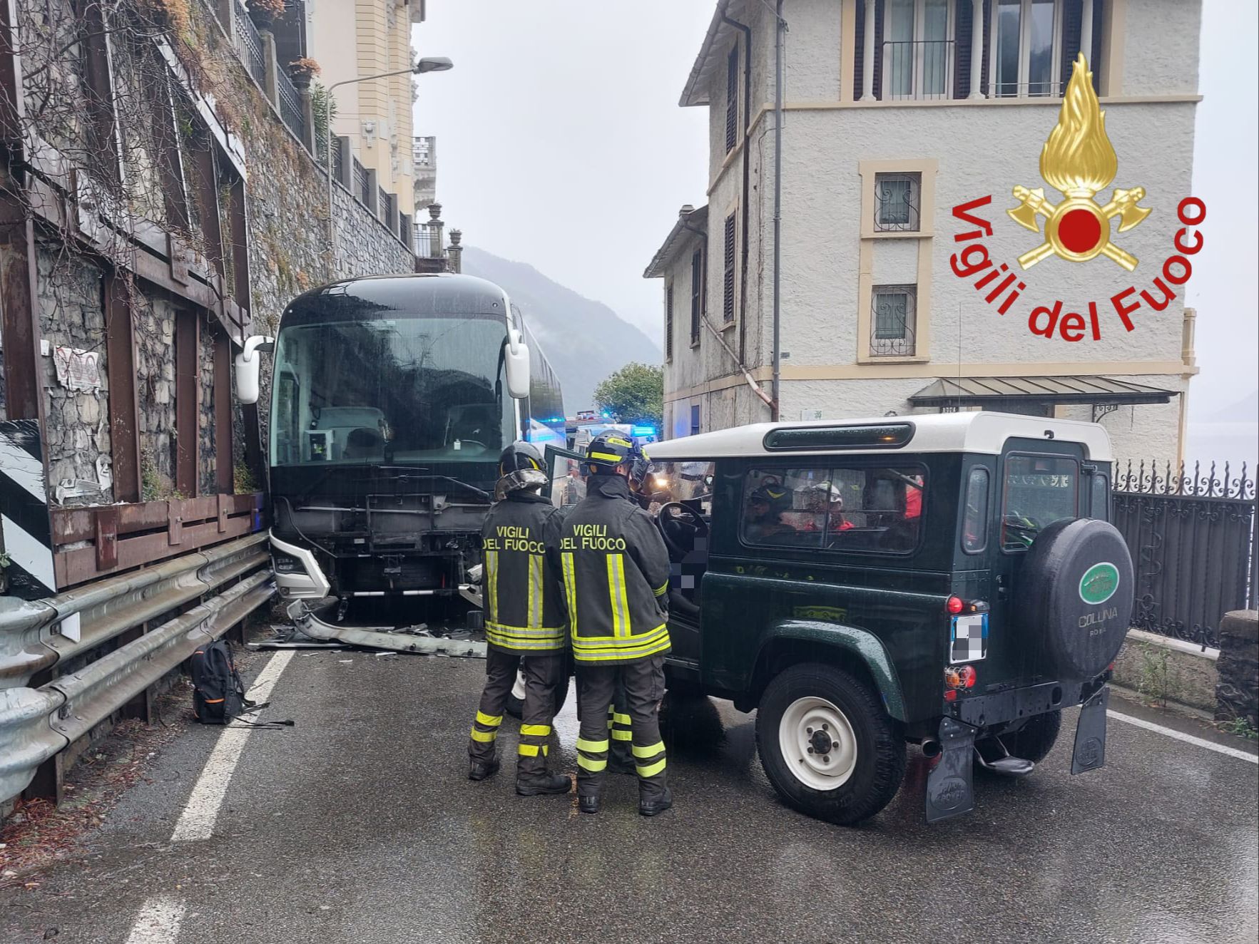 Paura ad Argegno, scontro tra pullman e jeep: una donna in ospedale ... Paura ad Argegno, scontro tra pullman e jeep: una donna in ospedale ...