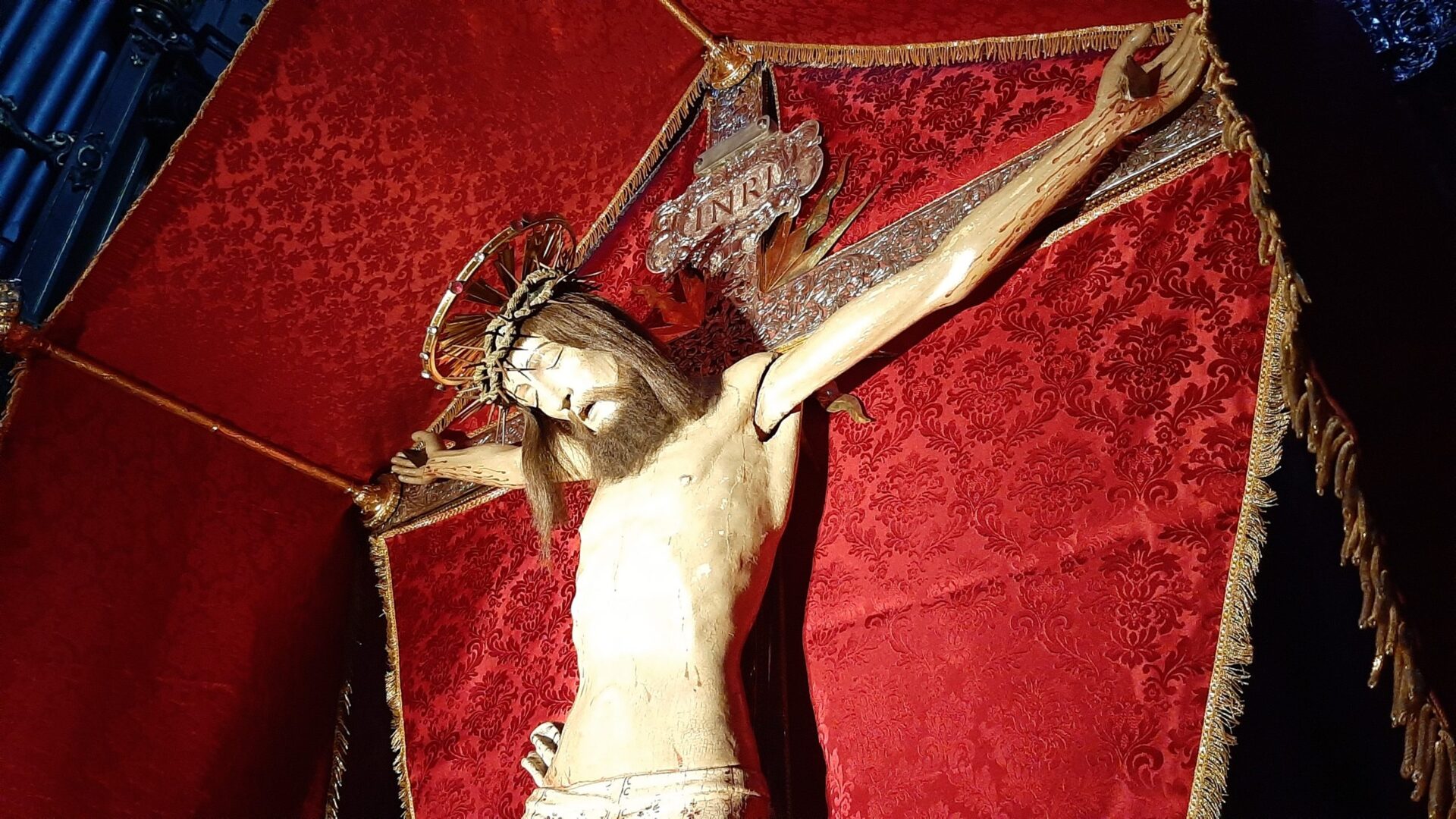 A Como l'antichissimo rito per il Crocifisso che spezzò le catene. Oggi ...