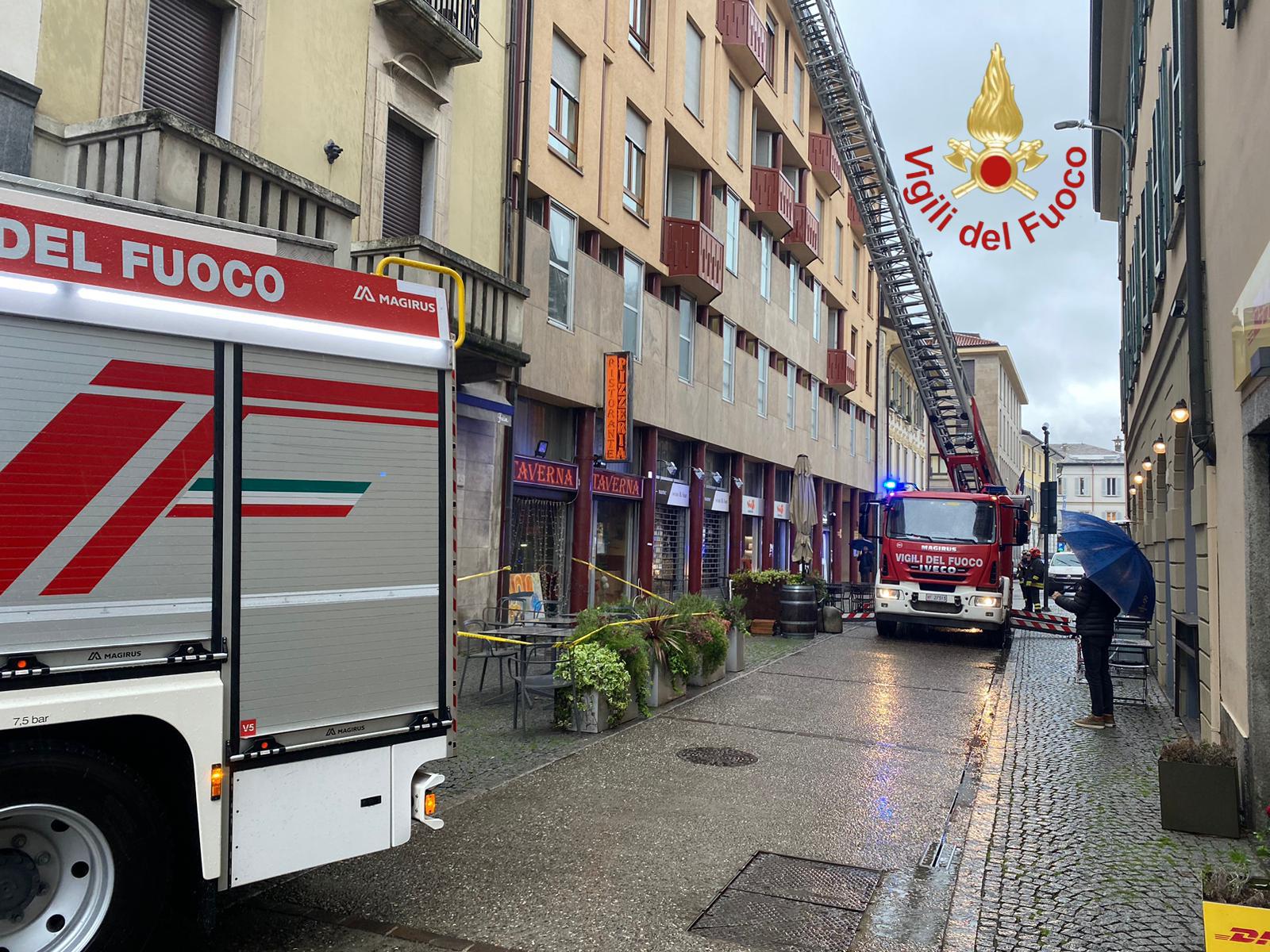 Via Grassi, parti pericolanti rischiano di cadere da un edificio ...