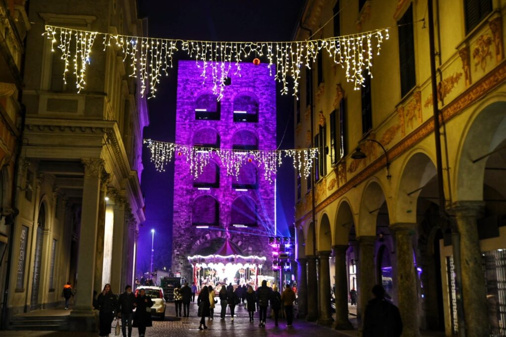 Natale a Como è un immenso capolavoro di luce: accese le proiezioni ...