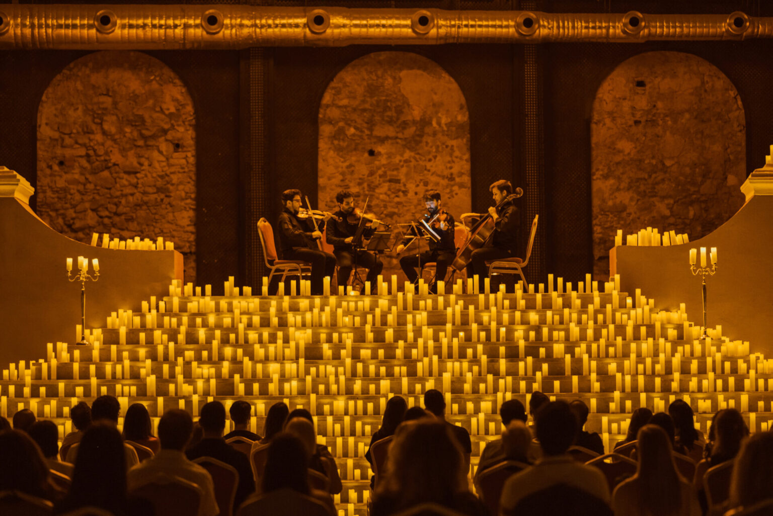 A Como l'incredibile concerto Candlelight: spettacolo assoluto al ...