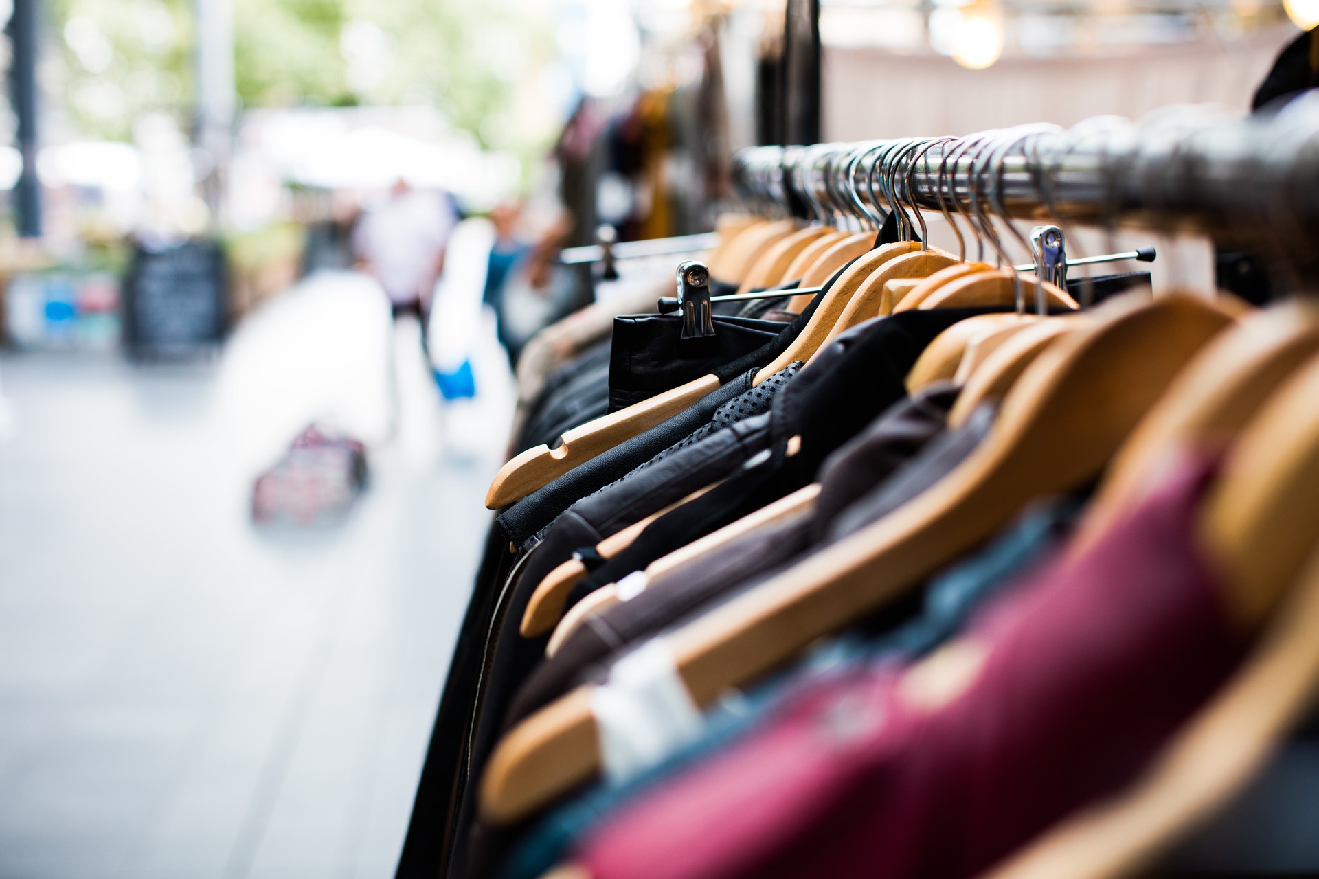 "In Svizzera salario minimo troppo alto". L'azienda della moda taglia ...