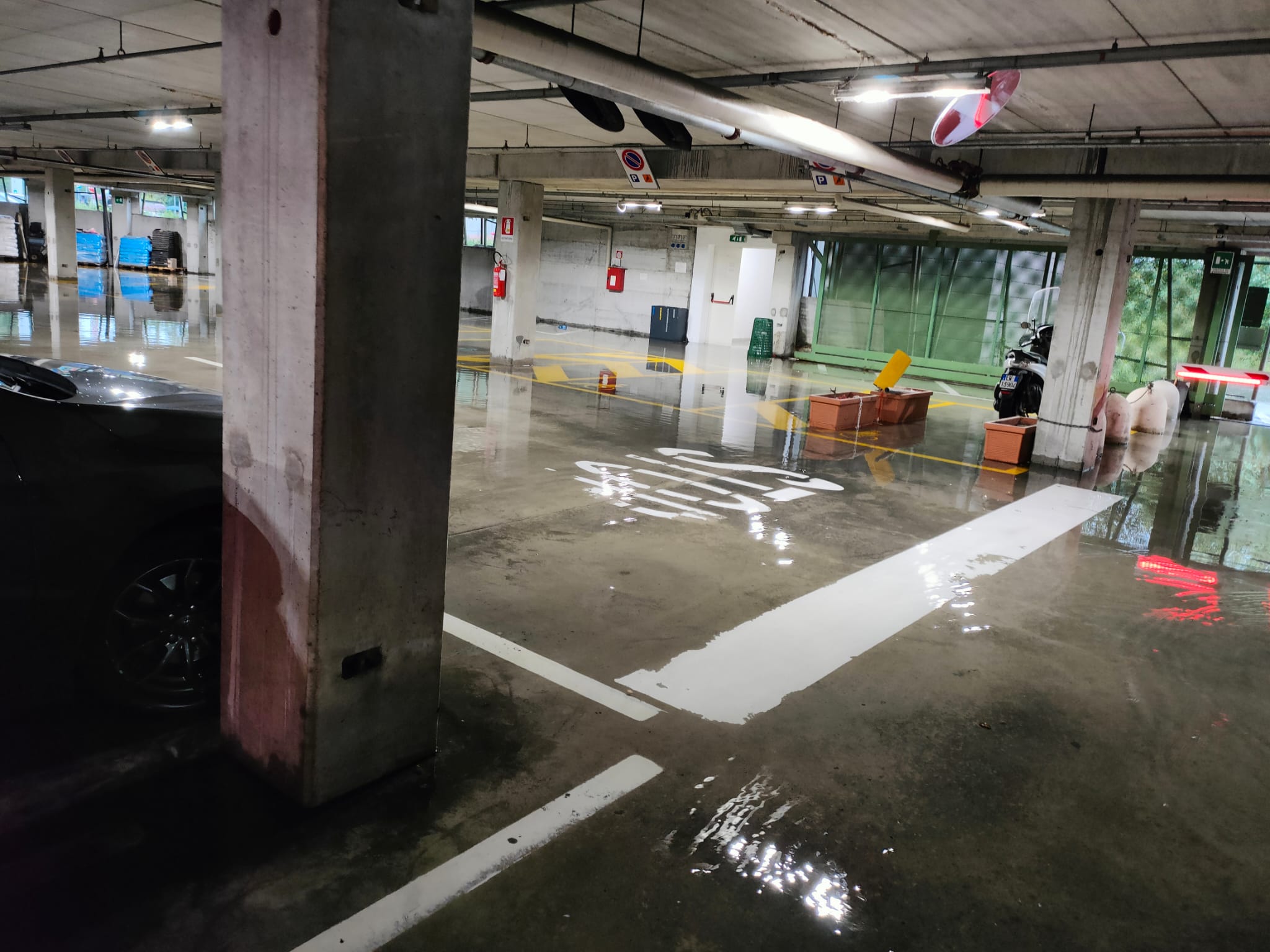 Como, dopo la tempesta allagato ancora una volta il parcheggio dei ...