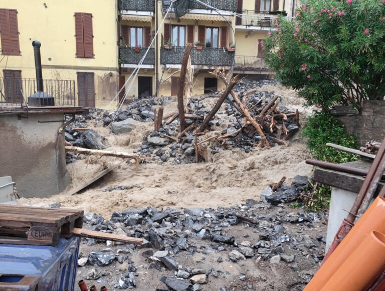 Disastro maltempo su Como e provincia: frana travolge auto, Lariana ...