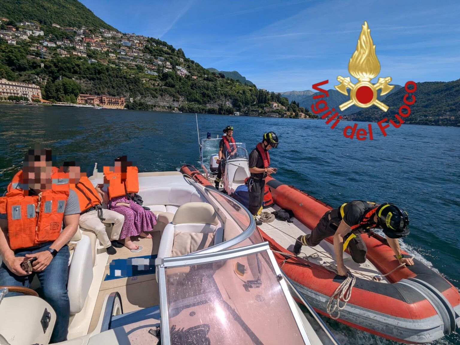 Lago di Como, la barca a noleggio e il fumo dal motore: soccorsi tre ...