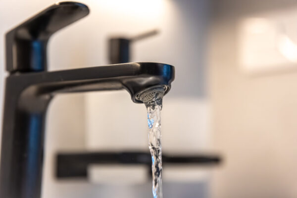Milano, condominio allagato per 20 anni: maxi bolletta dell'acqua da 1 ...