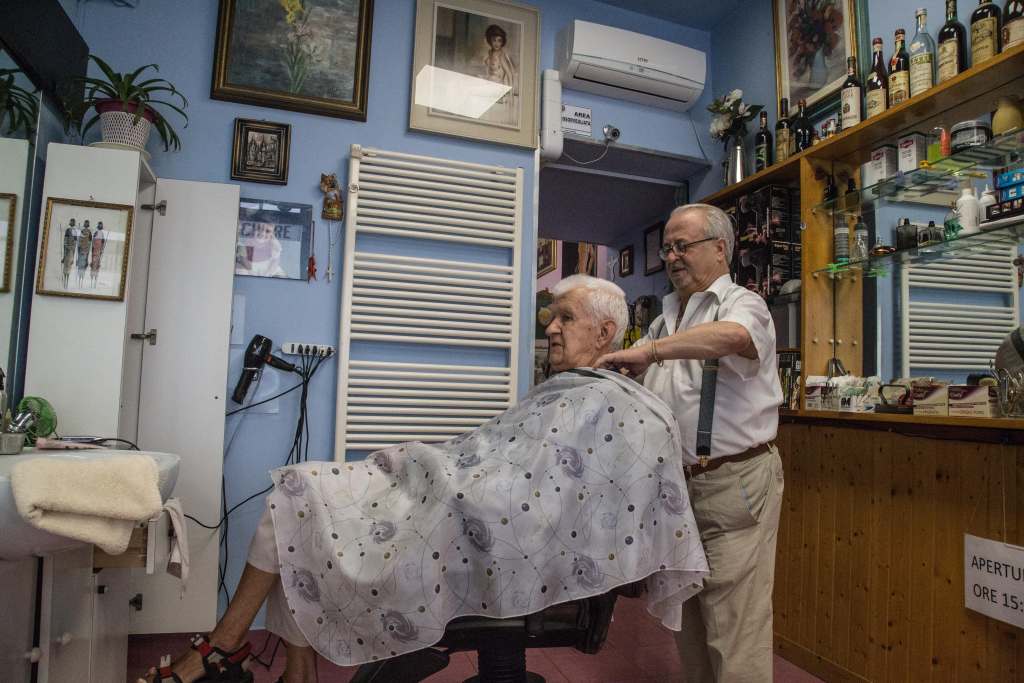 Village People: via Zezio, sapore di bianco e nero. Qui il '900 vive ...